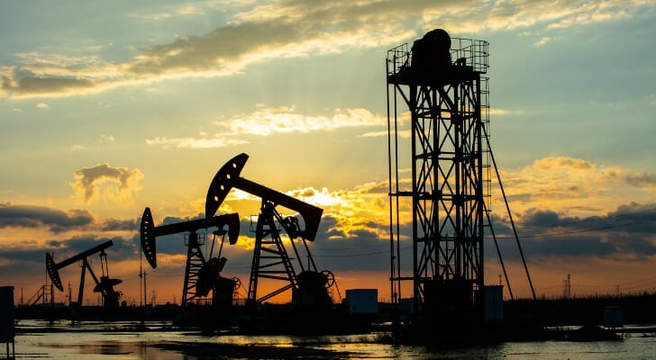 4 Things to Know Before Buying Oil Stock