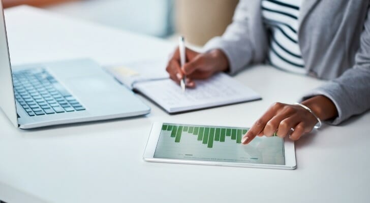 What Does a Chartered Market Technician (CMT) Do? - SmartAsset