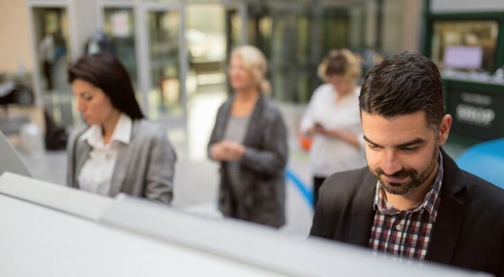 Are Banks Open Today? Bank Holidays in 2022 & 2023 - SmartAsset