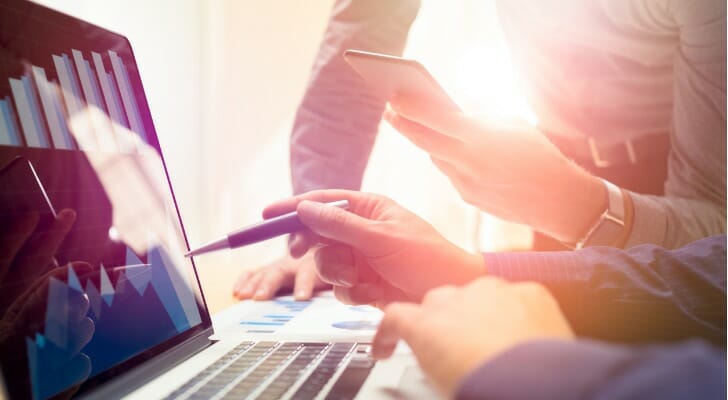 What Is a Closed-End Fund and How Do You Invest? - SmartAsset