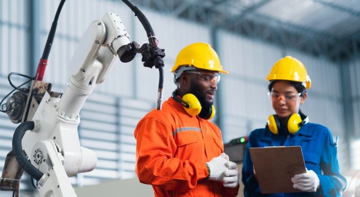 In Which Occupations Do Women Earn More Than Men? – 2021 Edition